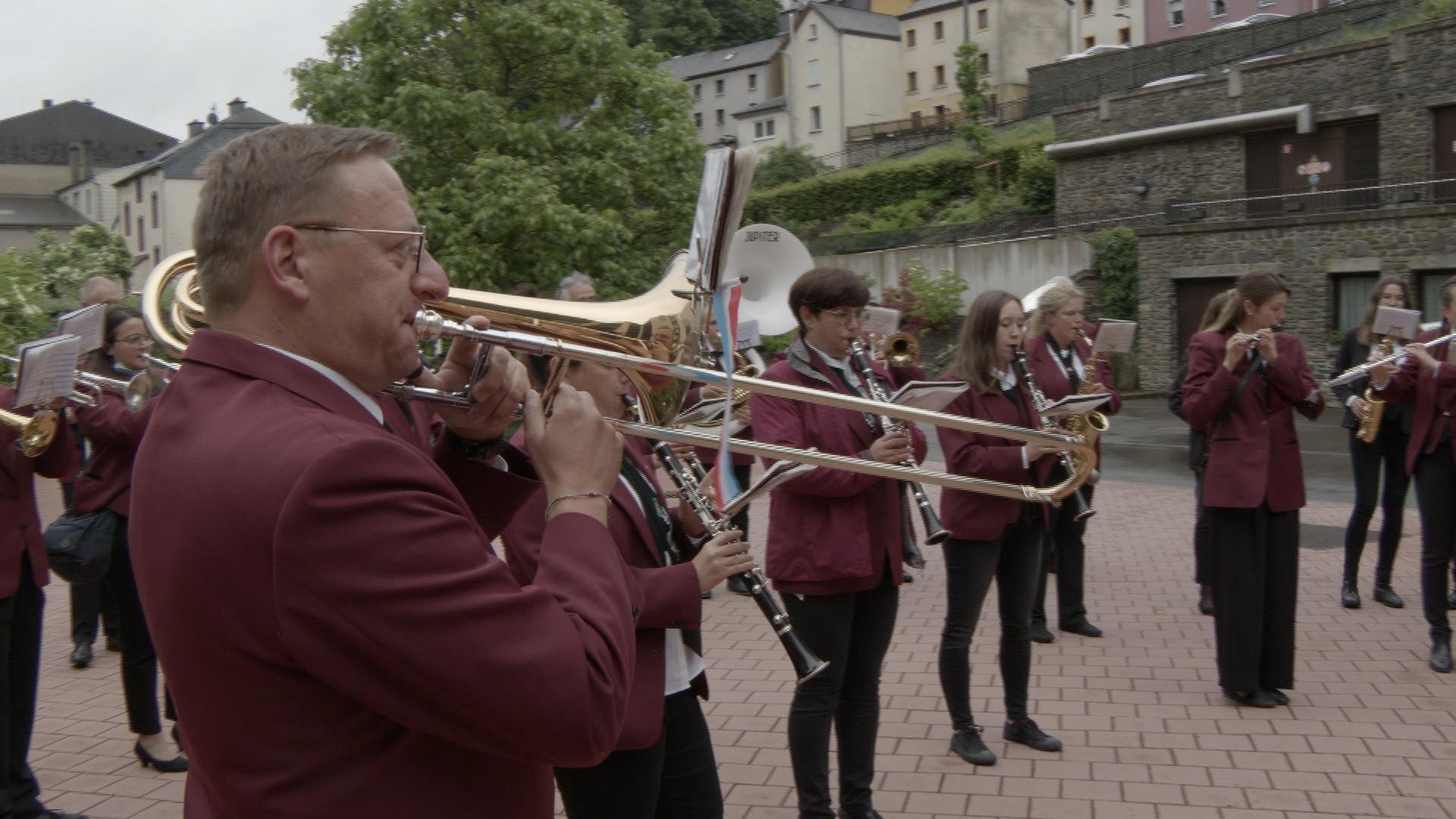 Retrospektiv 2021: Musikalesch Tournée duerch di ganz Gemeng Clierf