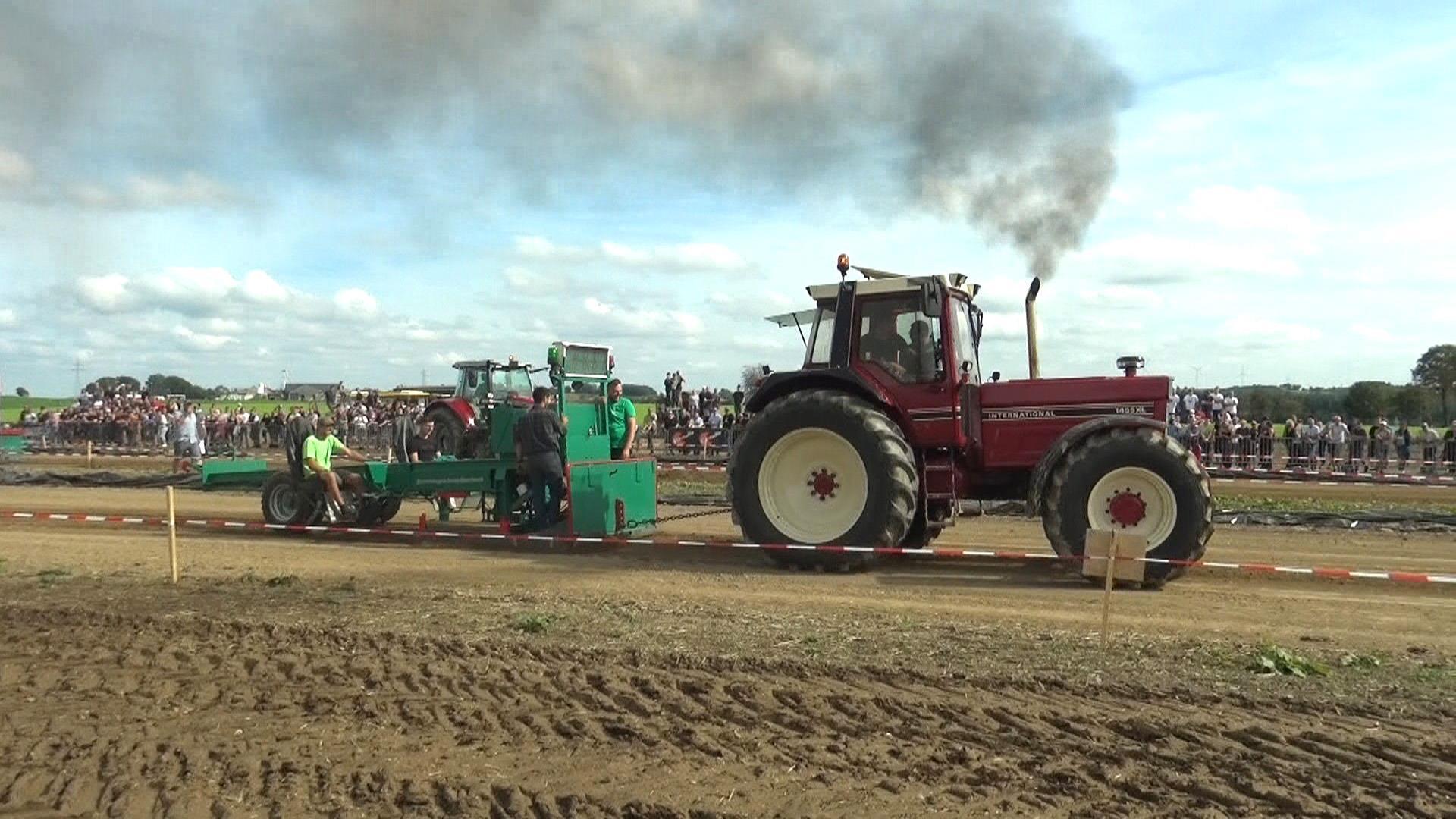 1. Baueren Trecker Treck op der Nacherstrooss - Nordliicht 07.02.2024